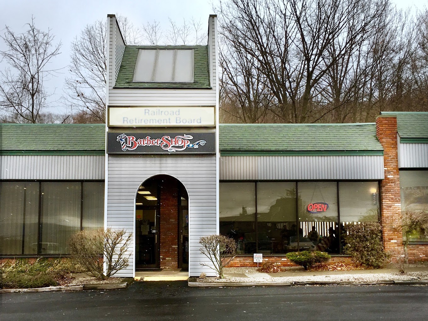 Barber Shop & Co: Contact and Review | Local Barber Shops